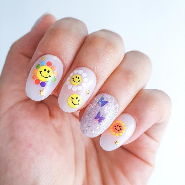 Smiley Flower Nail Decals & DIY Nailart | Hera Nail Lounge